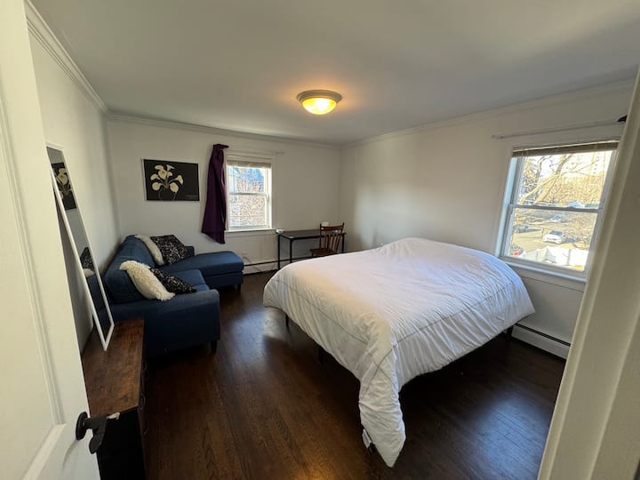 Giant, Quiet & Bright Room In Cambridge! - Boston, MA
