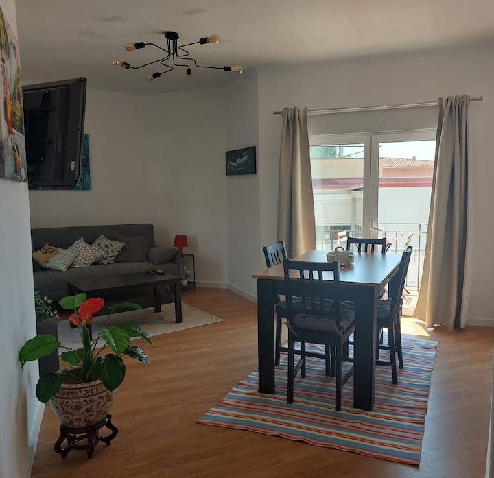 Newly Renovated Apartment With Free Street Parking - Cascais
