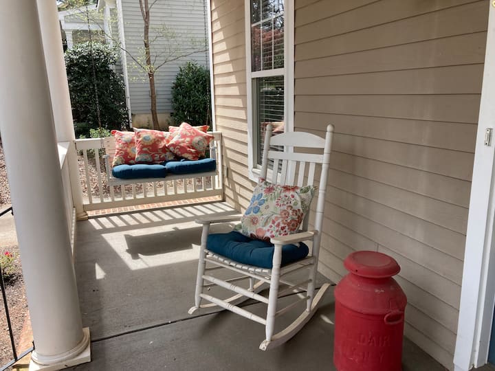 Private Room With Toilet And Sink/queen Bed Room - Davidson, NC
