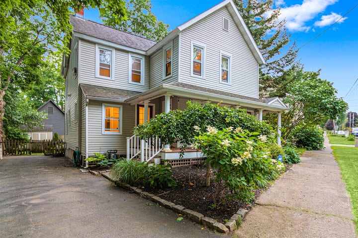 The Nest On 2nd St. Downtown Saratoga Springs - Saratoga Springs, NY