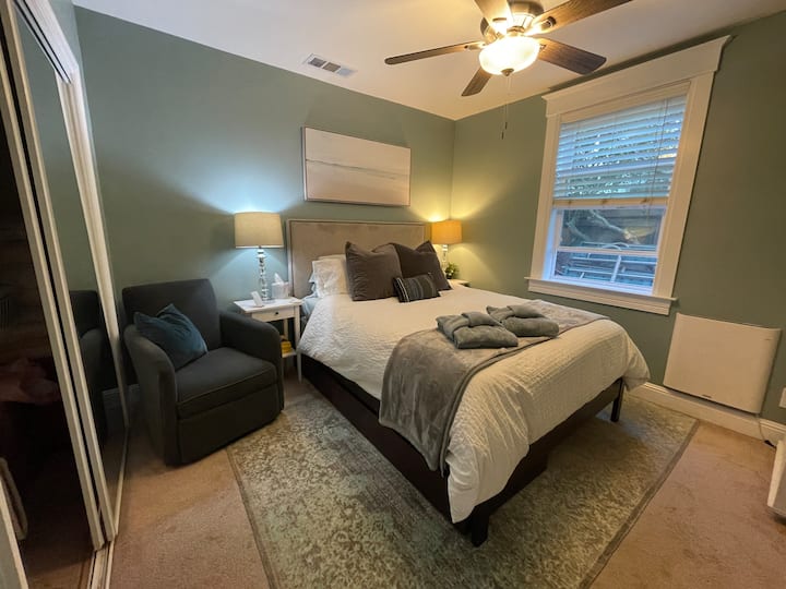 Garden Getaway | With Large Dog-friendly Backyard - Berkeley