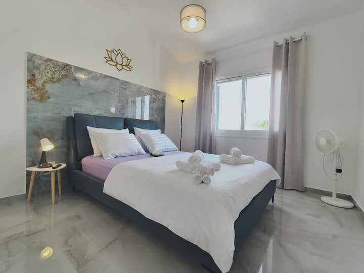 Unique Penthouse - Magnificent View - 500 Mbits - Paphos