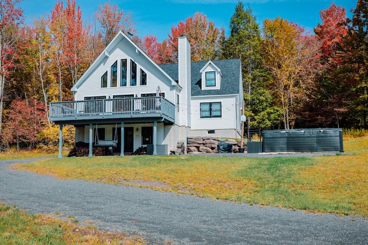 Scenic Luxury Mountain Getaway With 10-person Spa - Hunter Mountain, NY