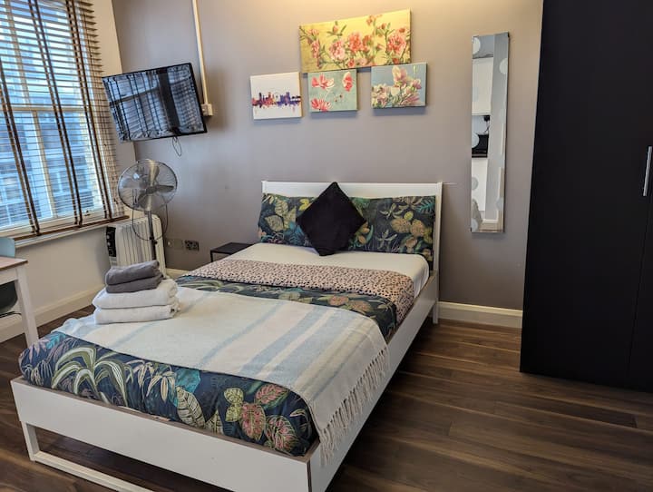 Studio 20 - 3rd Floor Front - Central London