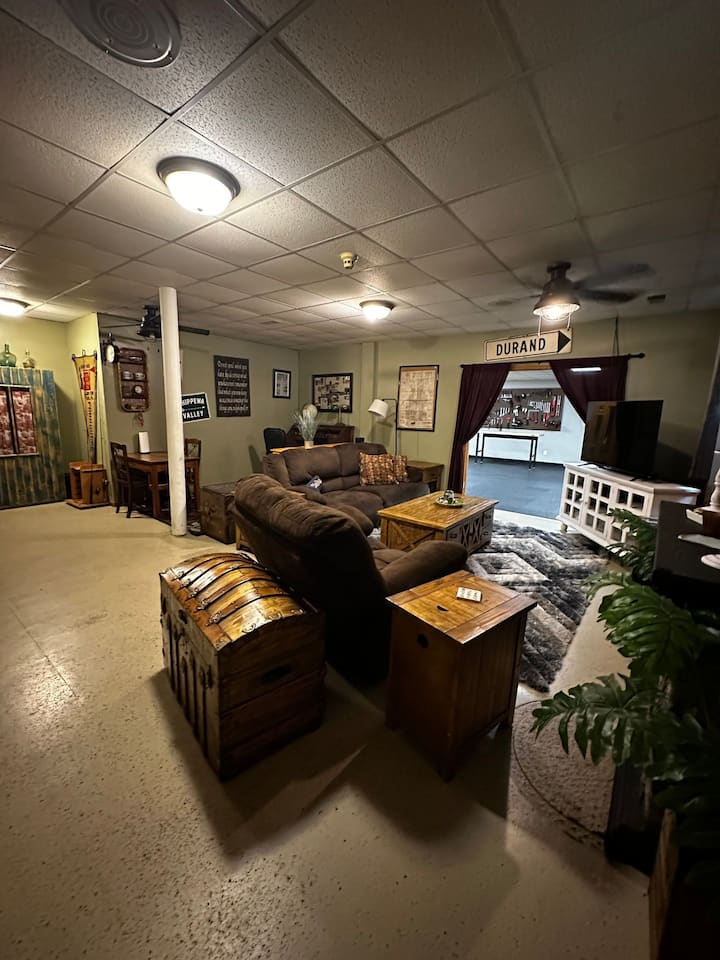Campus Crest Suite - One Of A Kind Upscale Living - Altoona, WI