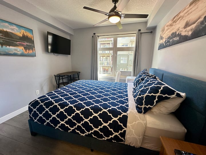 ♡♡Queen Room Close To Downtown Canmore♡♡ - Canmore