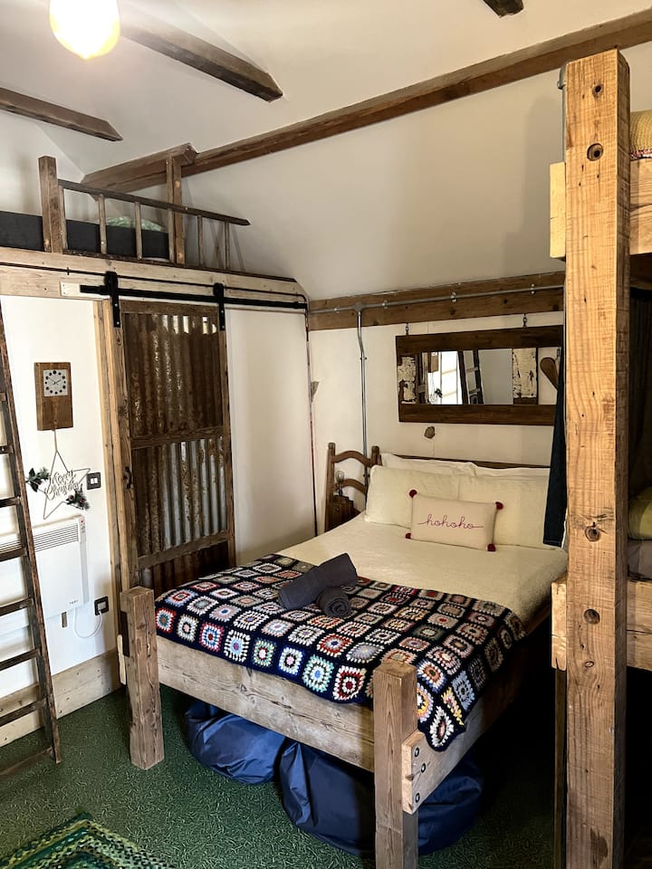 Matlock Glamping Room 'Right' - Derbyshire Dales - Matlock