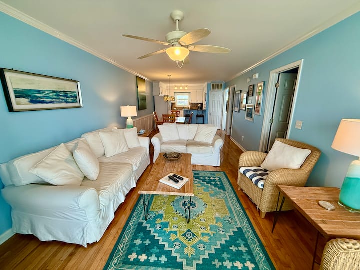 Freshly Painted 2bed/2bath, Pool And Ocean Views! - Carolina Beach