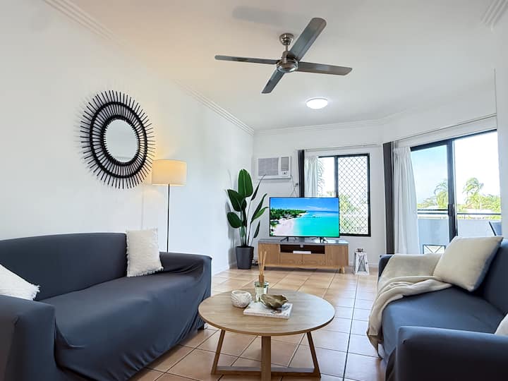 Sunny Apartment /Pool/balcony/beach - Cairns
