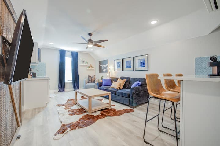 Suburban Loft Close 2 Downtown Georgetown&samsung! - Georgetown, TX