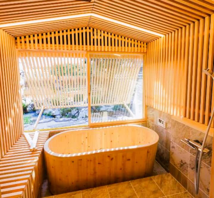 Himeji Castle's Back Parlor-like"400-year-old Inn - Himeji