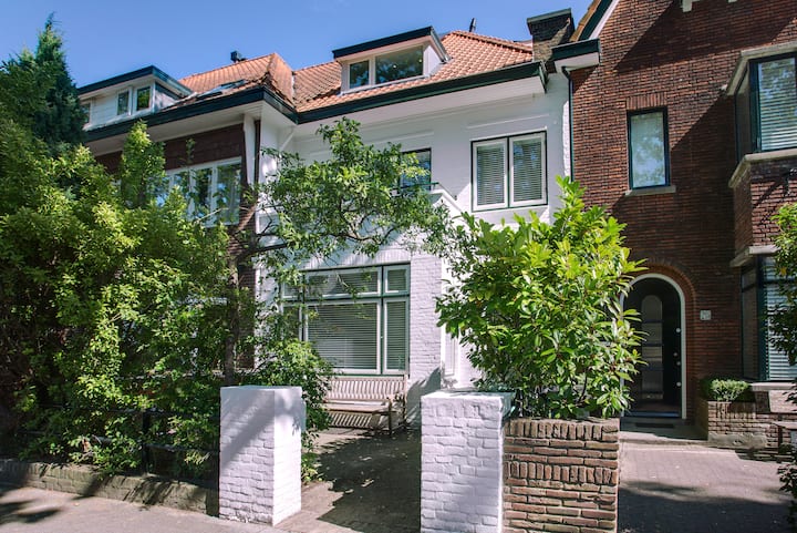 Central Spacious Renovated Home In Beautiful Area! - Delft