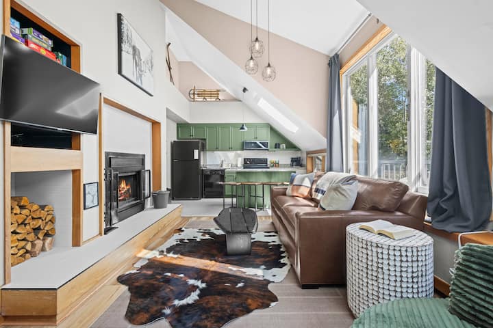 Newly Renovated W/ Hot Tub & Free Keystone Shuttle - Keystone, CO