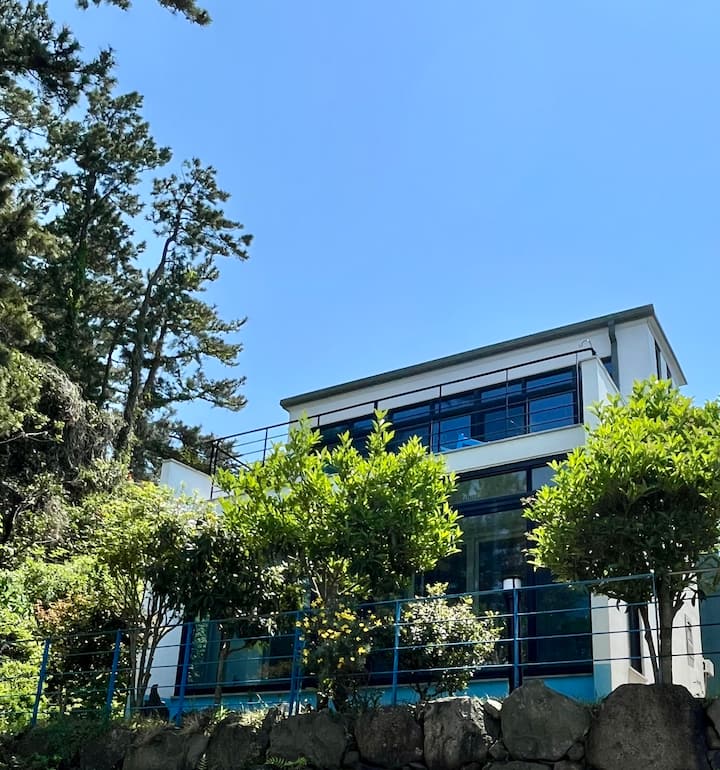 [Mino_haus] 애월 앞바다가 보이는 제주의 낭만가득한 독채팬션/38평 애월숙소 - Ciudad de Jeju