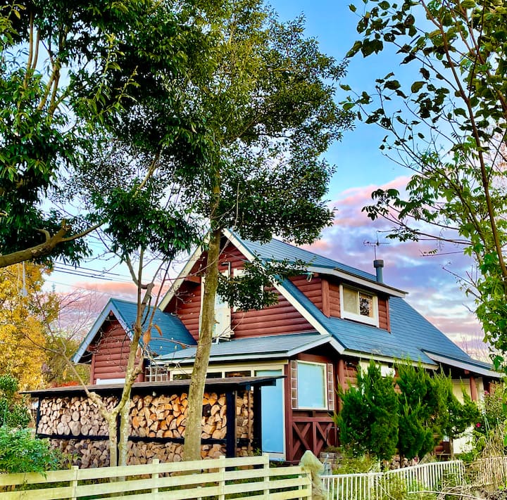 【一棟貸】静かな別荘地 | 薪ストーブ付ログハウス「風の音ヴィラ」｜びわ湖・箱館山 - 高島市