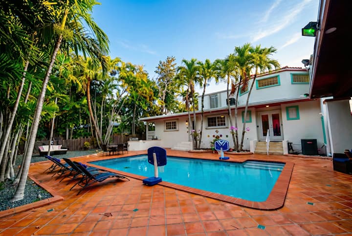 Retro Arcade | King Beds | Perfect Miami Location - Miami, FL