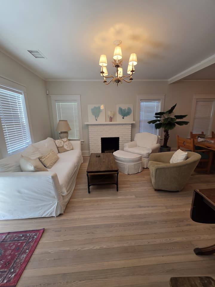 Coconuts, Antique Row - West Palm Beach, FL