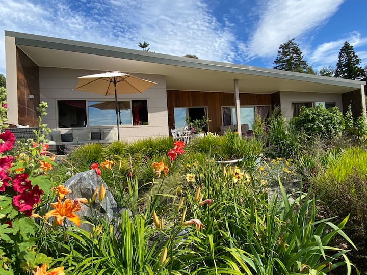 Divine Boutique - Tākaka