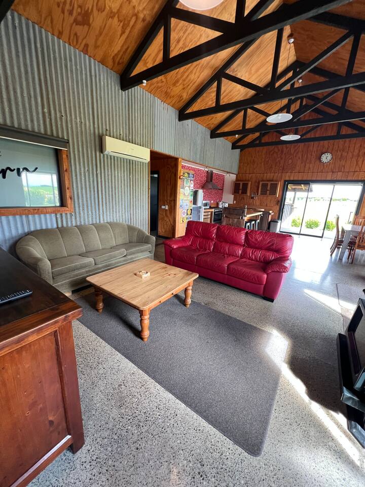 The Barnhouse Getaway - Invercargill