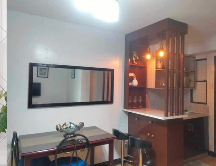Estien’s Cozy Condo2 W/unli Wifi, Netflix &Kitchen - Bacoor