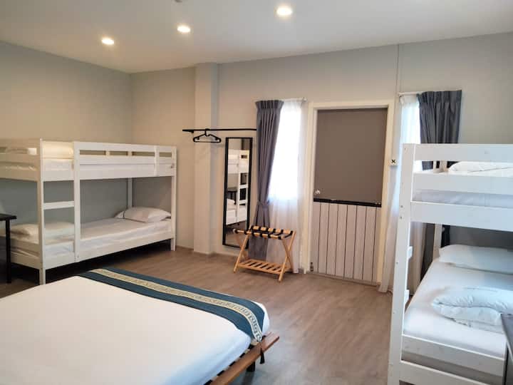 Big Family Room W/balcony At Nuh&nus,sentosa (307) - Singapore