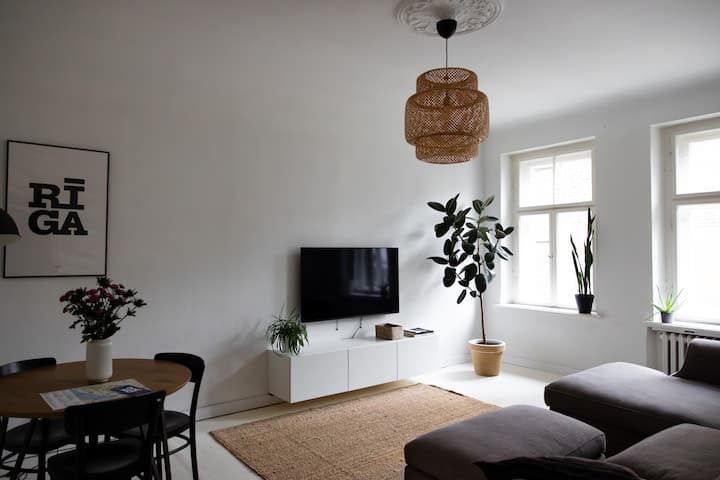 Charming 2 Bedroom Apartment, Best Location, 76m² - Riga