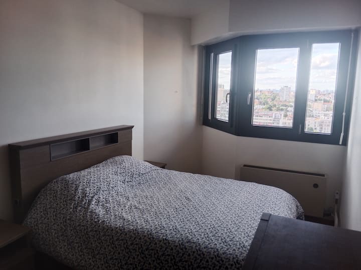 Chambre Avec Grand Lit Et Salle De Bain Privative - Chevilly-Larue
