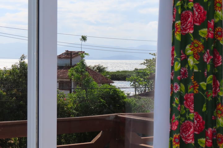 Apartamento Vista Pro Mar, A 300 Metros Da Praia. - Florianópolis