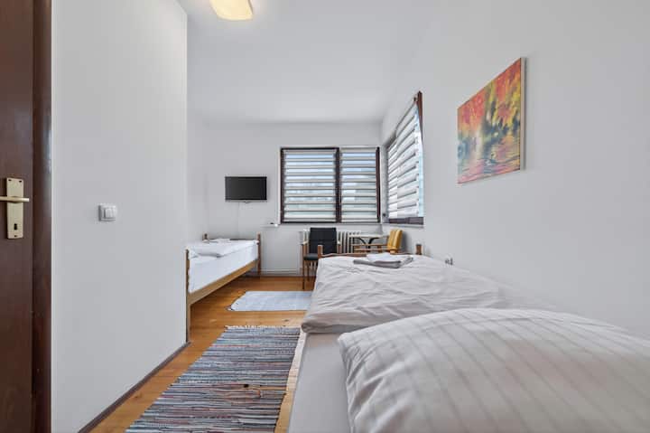 Apartman 110 M2 * 4 Spavaće Sobe * Do 13 Osoba - Bosna Hersek