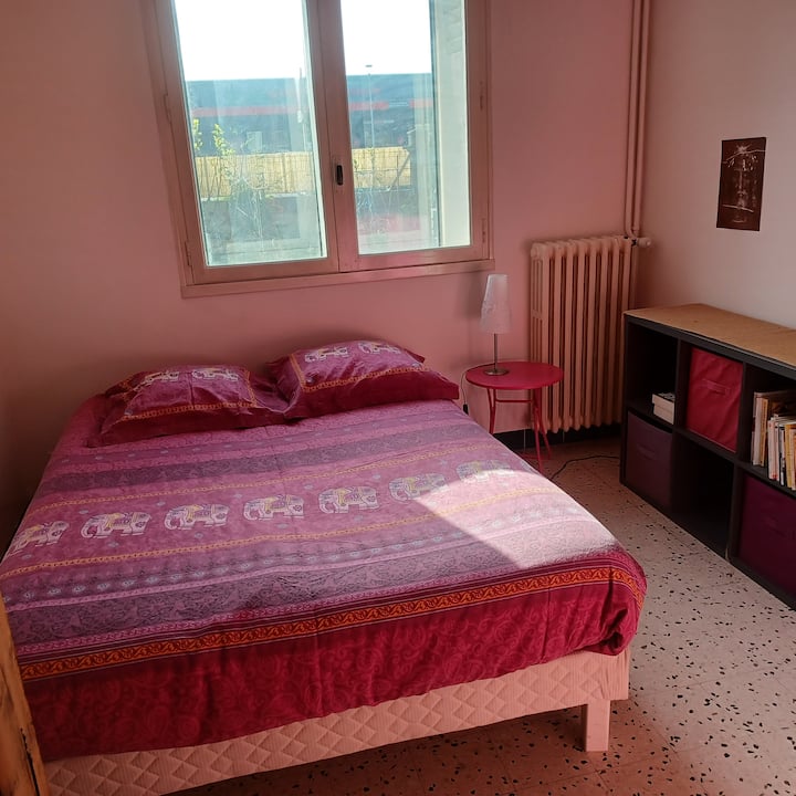Chambre Double Dans Maison Familiale - Valence