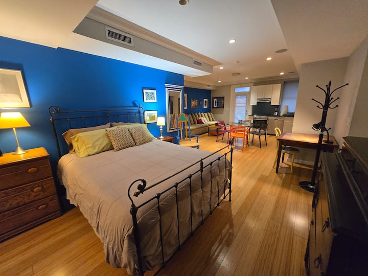 Large Garden Alcove Studio Apartment In Manhattan - New York