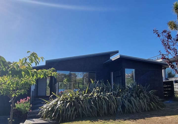 Contemporary Living By The Sea. - Christchurch