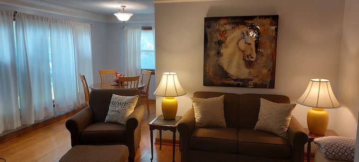 Bright & Spacious! 2 Bedrm Unit In Prime Location! - Minneapolis, MN