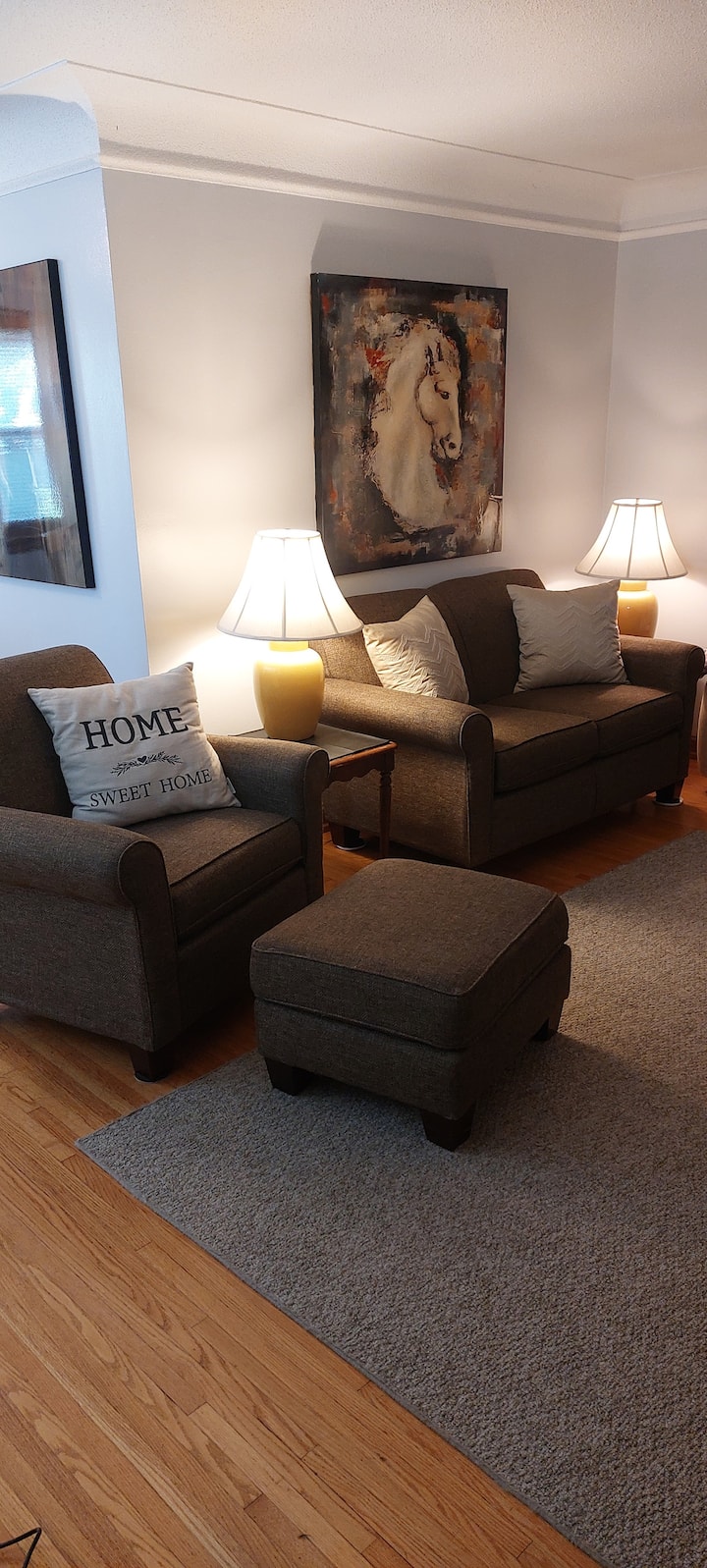 Bright & Spacious! 2 Bedrm Unit In Prime Location! - Minneapolis, MN