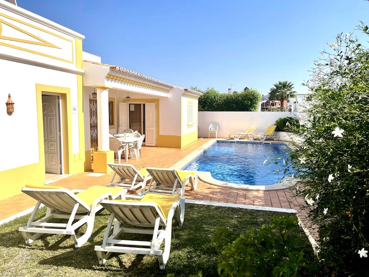 Albufeira, Guia 3 Bedroom Villa With Private Pool. - Guia