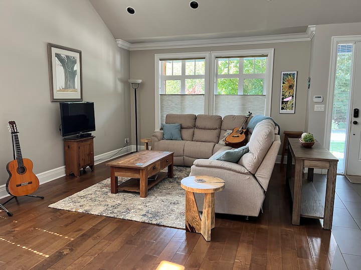 Bracken Haven.  3 Bdr,  Modern, Spacious And Clean - Squamish