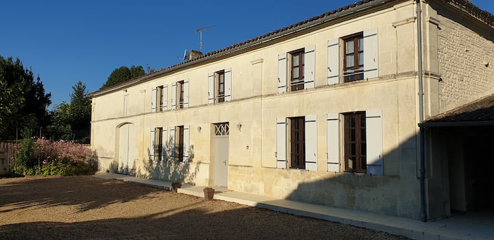Maison Charentaise à La Campagne Jusqu'à 10 Pers - Cognac