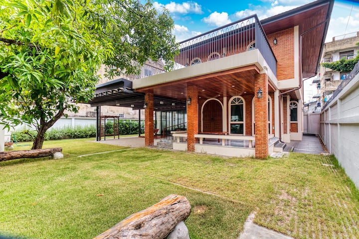 4 Bedroom Quiet Area Watergate Villa Ratchaprarop - Bangkok