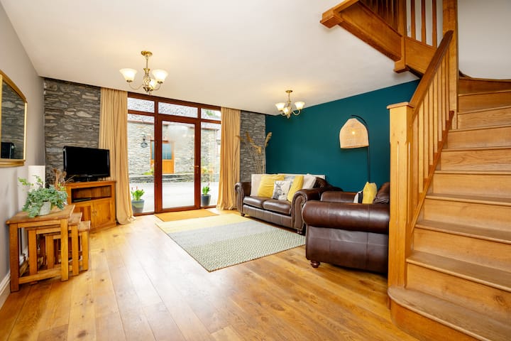 Luxury Cottage With Hot Tub On  Working Welsh Farm - Wales
