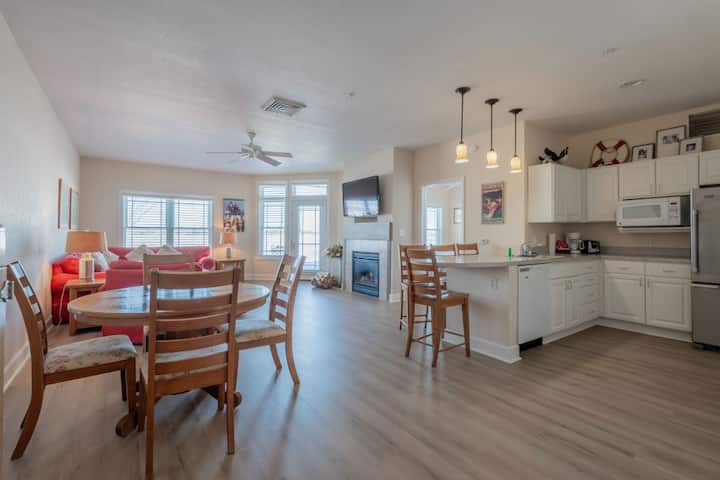 123- Premium Lake View Condo Suite - Lake Geneva, WI