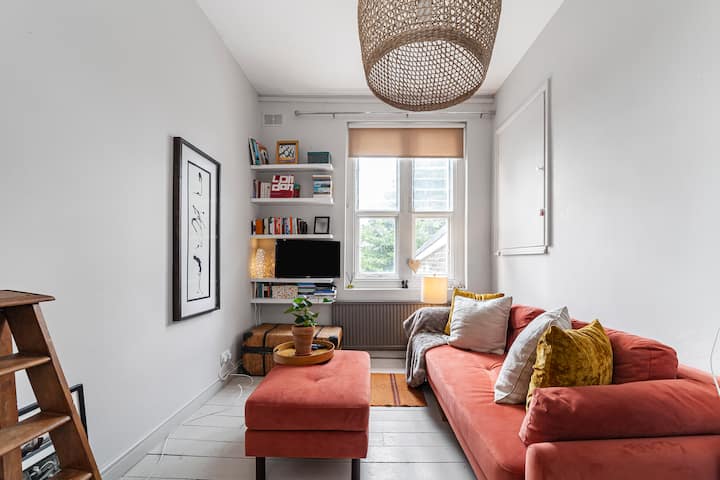 Cool Designer Apt / Balcony. 2 Mins Earls Ct Tube -