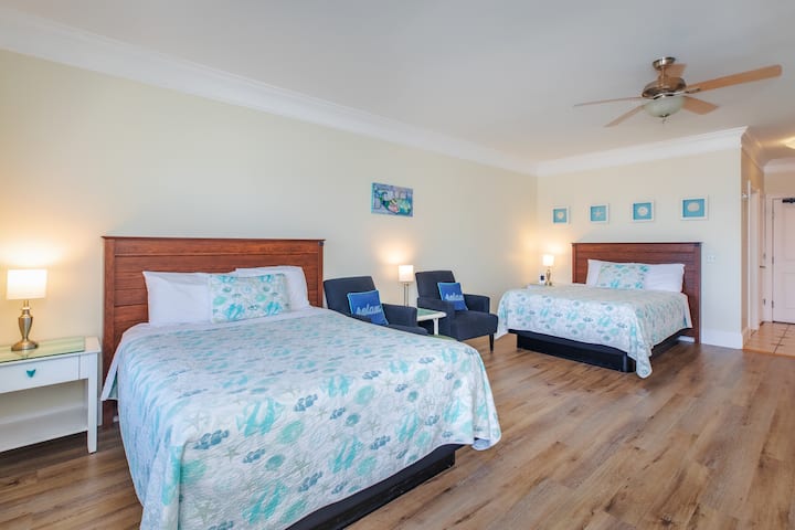 Atlantic Breeze Suites - Oceanfront 2 Queen Beds - Hampton Beach, NH