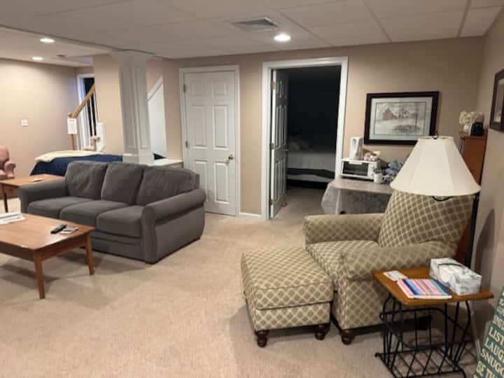 Guest Suite With King Bed And Private Entrance - New Hampshire (State)