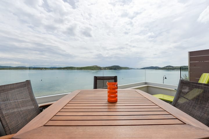 Happy People Apartments First Row To The Beach 2 - Murter