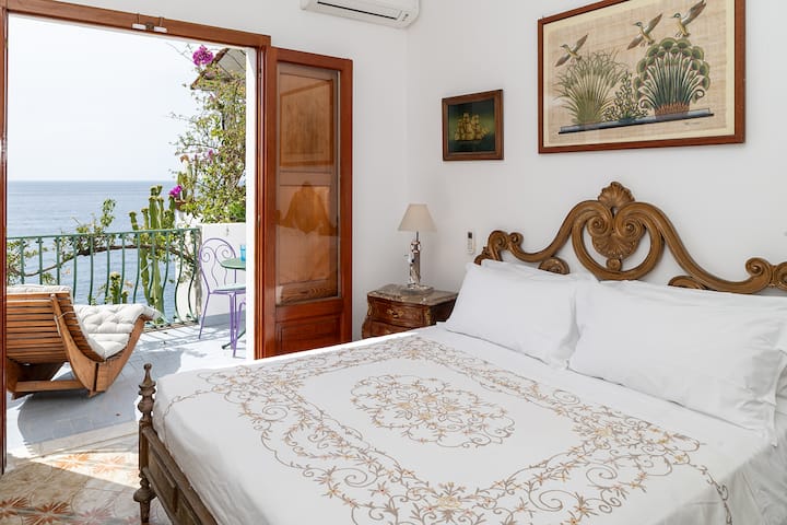 La Dolce Vita Hotel 
Spiaggia Fornillo
"Love Nest" - Positano