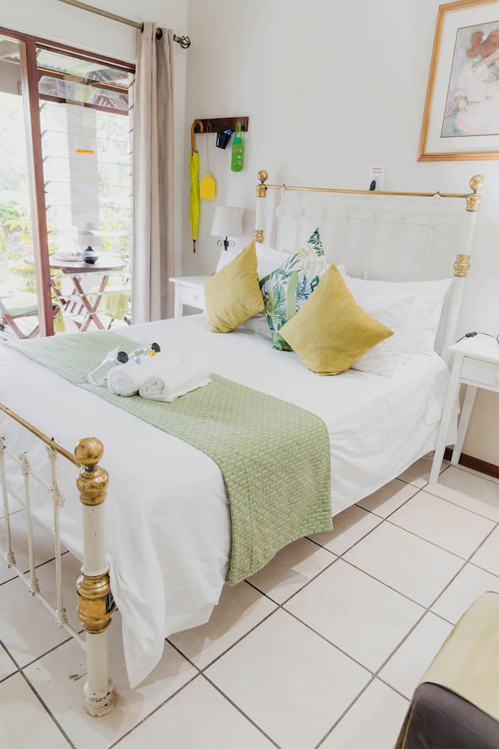 Room 2 - Classical Room - White River