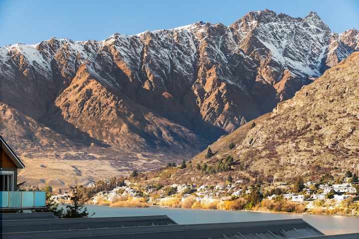 Kiwi Townhouse - Queenstown, New Zealand