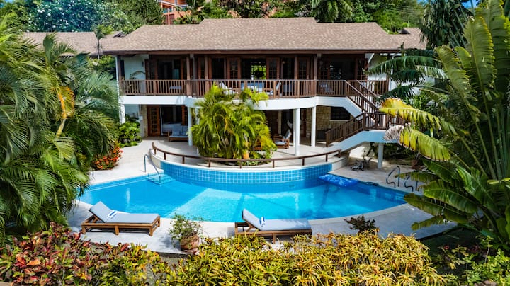 Private 2-acre Waterfront Retreat W/ Tennis Court! - Grenada