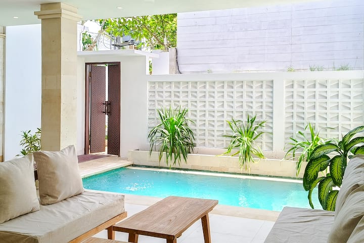 Seminyak Serenity: Chic 4br Villa W/ Private Pool - Seminyak