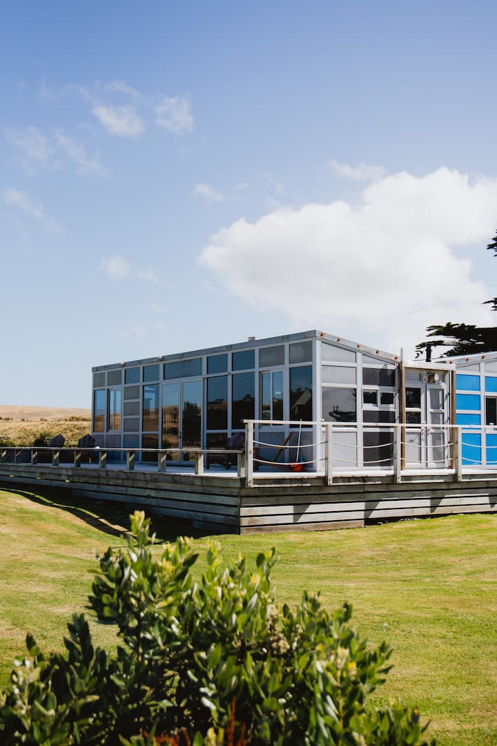 Owenga Seaside Container Cottage - Chatham Island